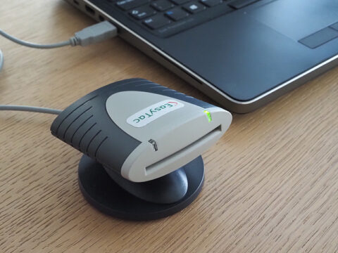 Tacho card readers compared: uTrust 2700R and OMNIKEY 3121 - EasyTac ...